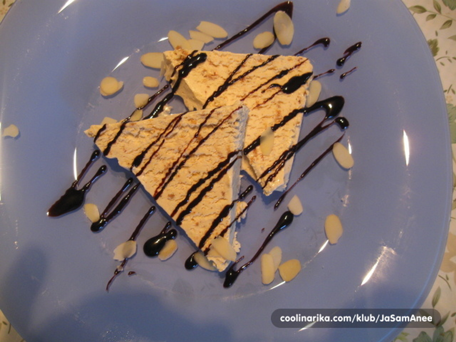 Semi fredo s krokantom - Coolinarika