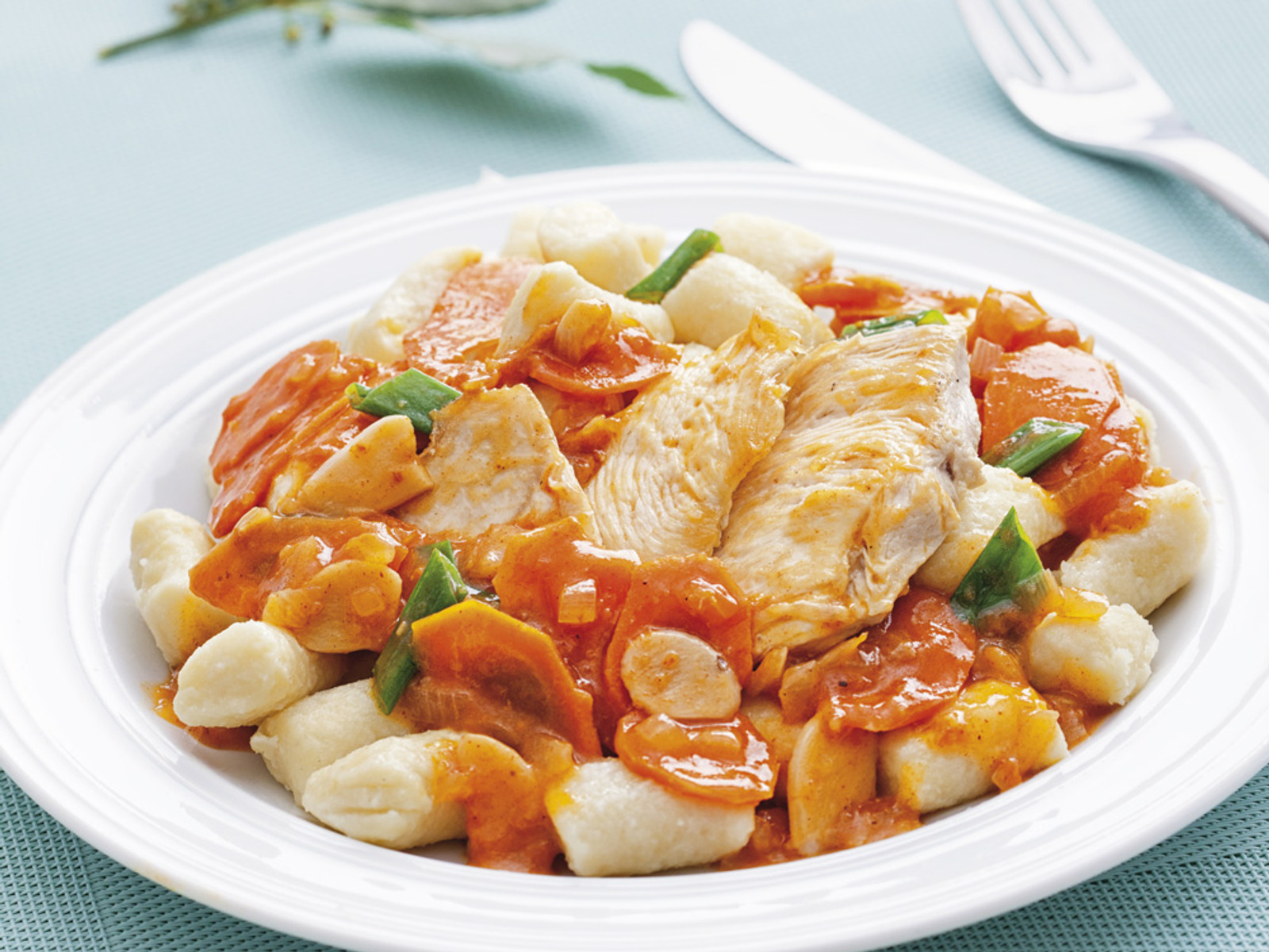 Pileći medaljoni s povrćem i njokima - Coolinarika