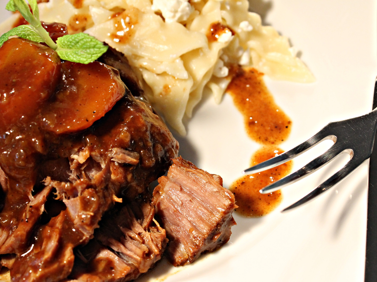 Peceno telece meso u sosu - Coolinarika