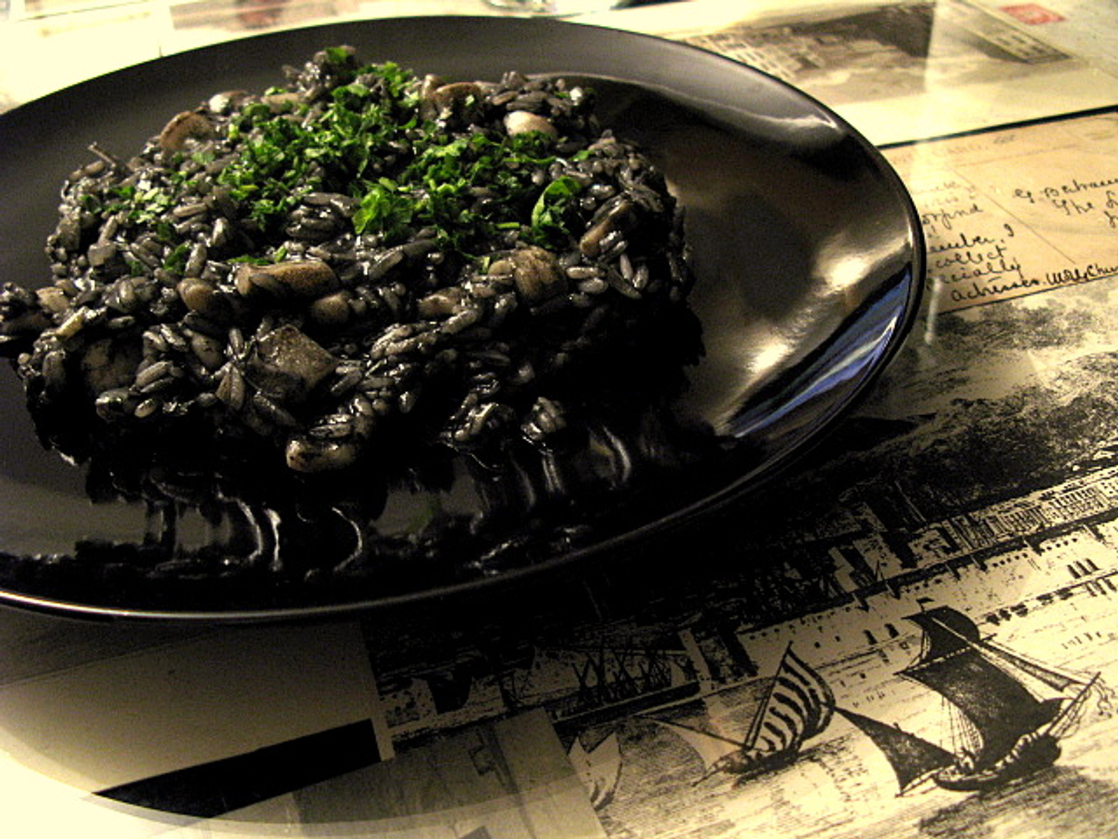 Crni rizot sa lignjama - Coolinarika