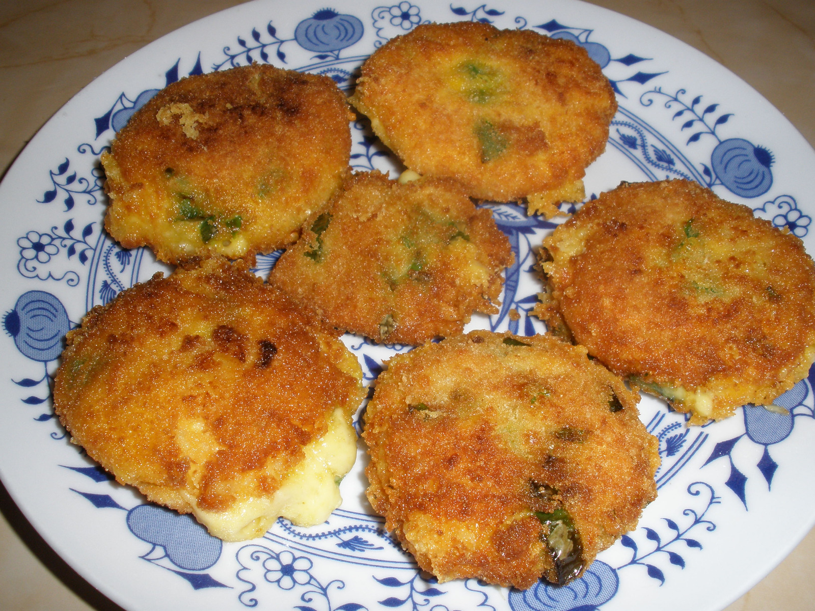 Domaći Chilli Cheese Tops - Coolinarika