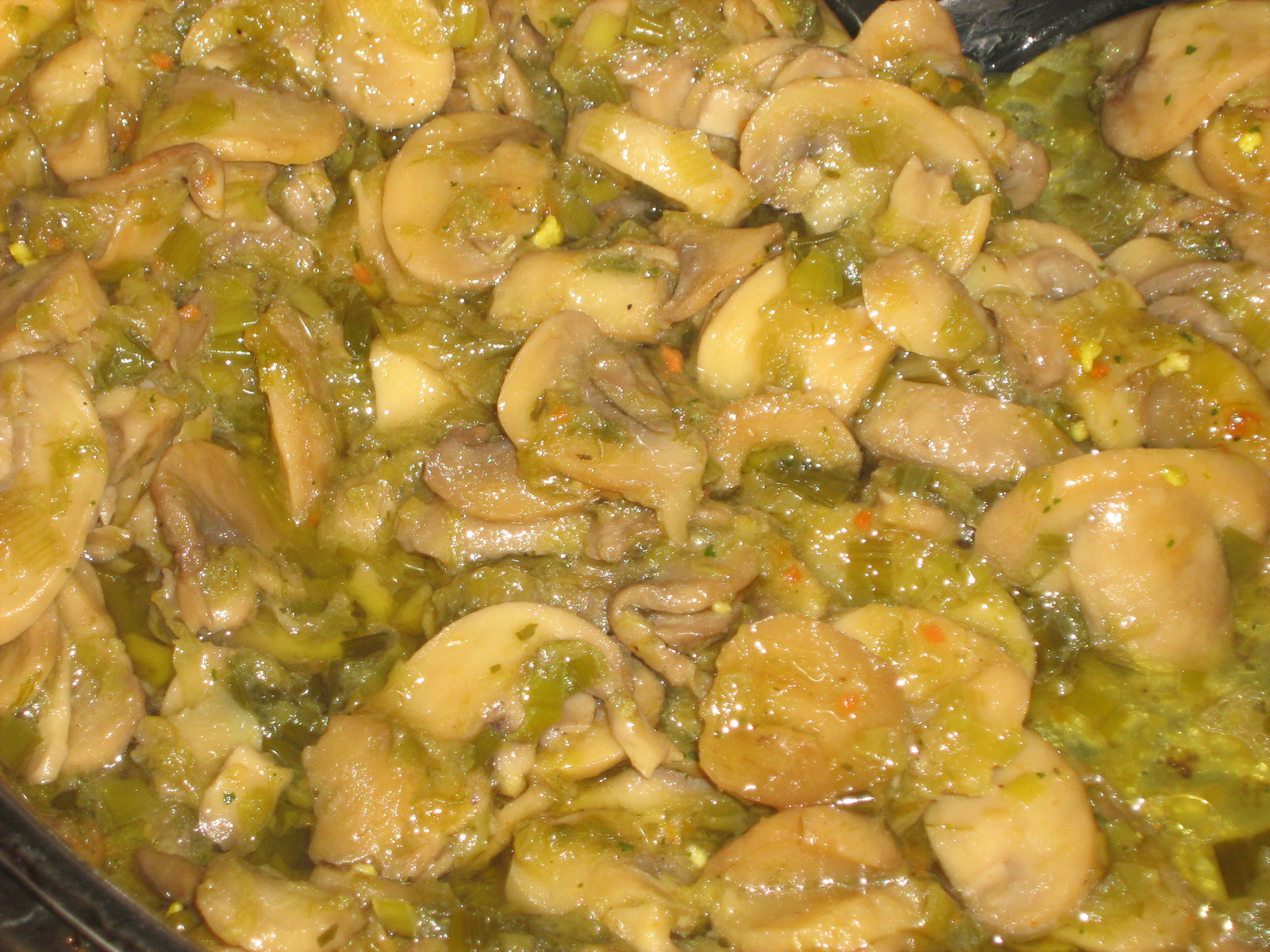 Sampinjoni sa prazilukom - Coolinarika