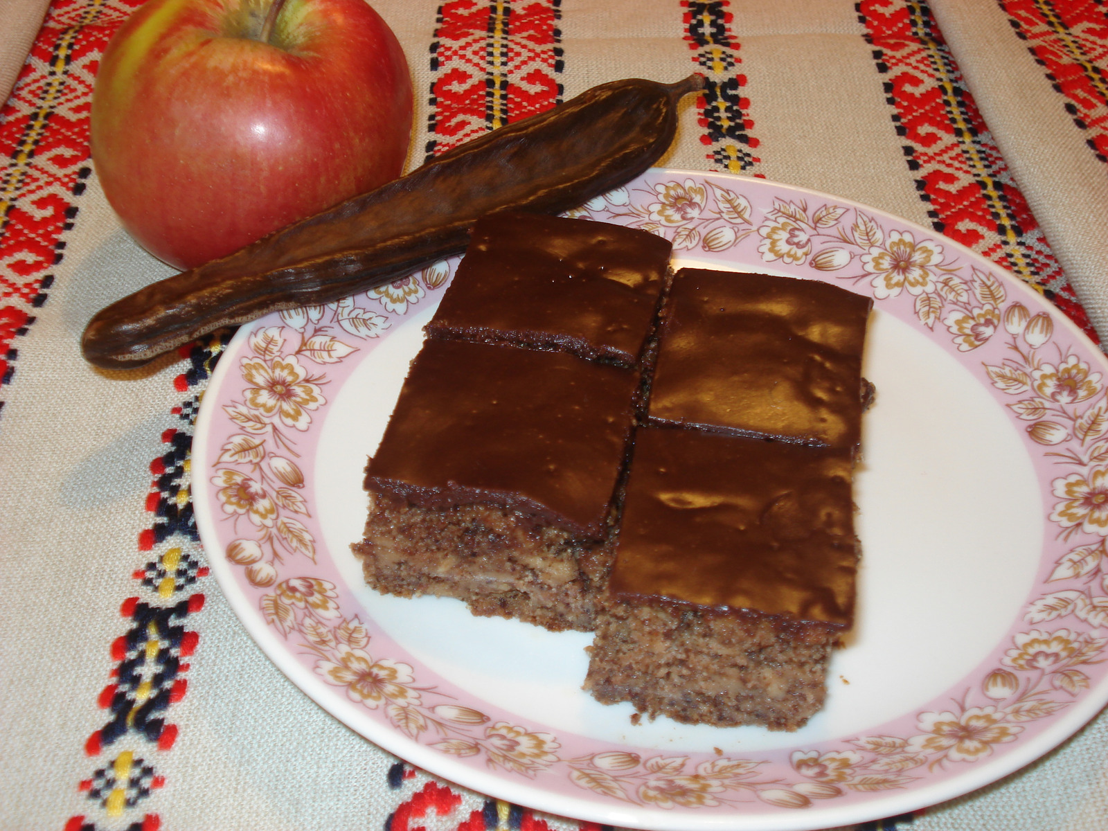 Kocke s rogačem i jabukama - Coolinarika