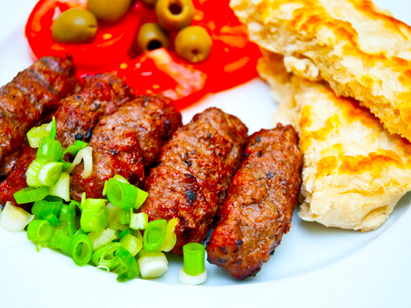Cevapi / cevapcici sa przenim kruhom - Coolinarika