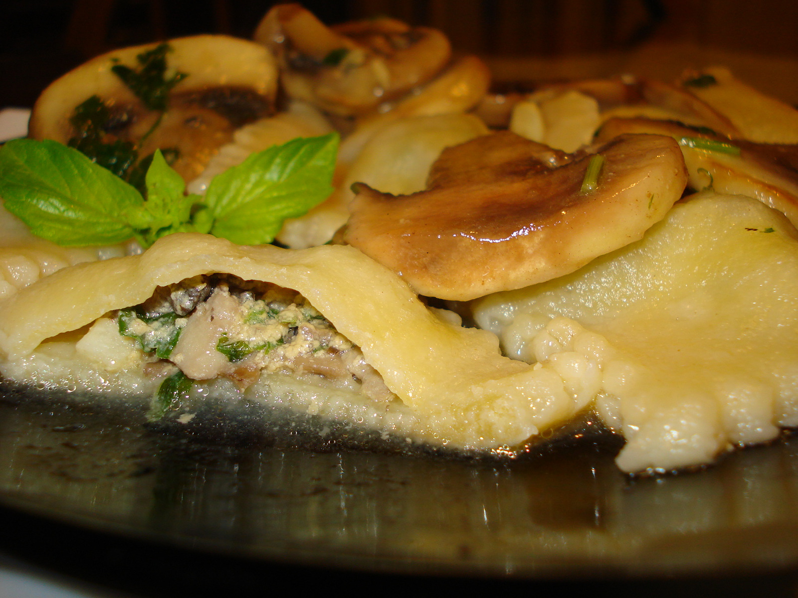 Punjeni ravioli u umaku od gljiva - Coolinarika