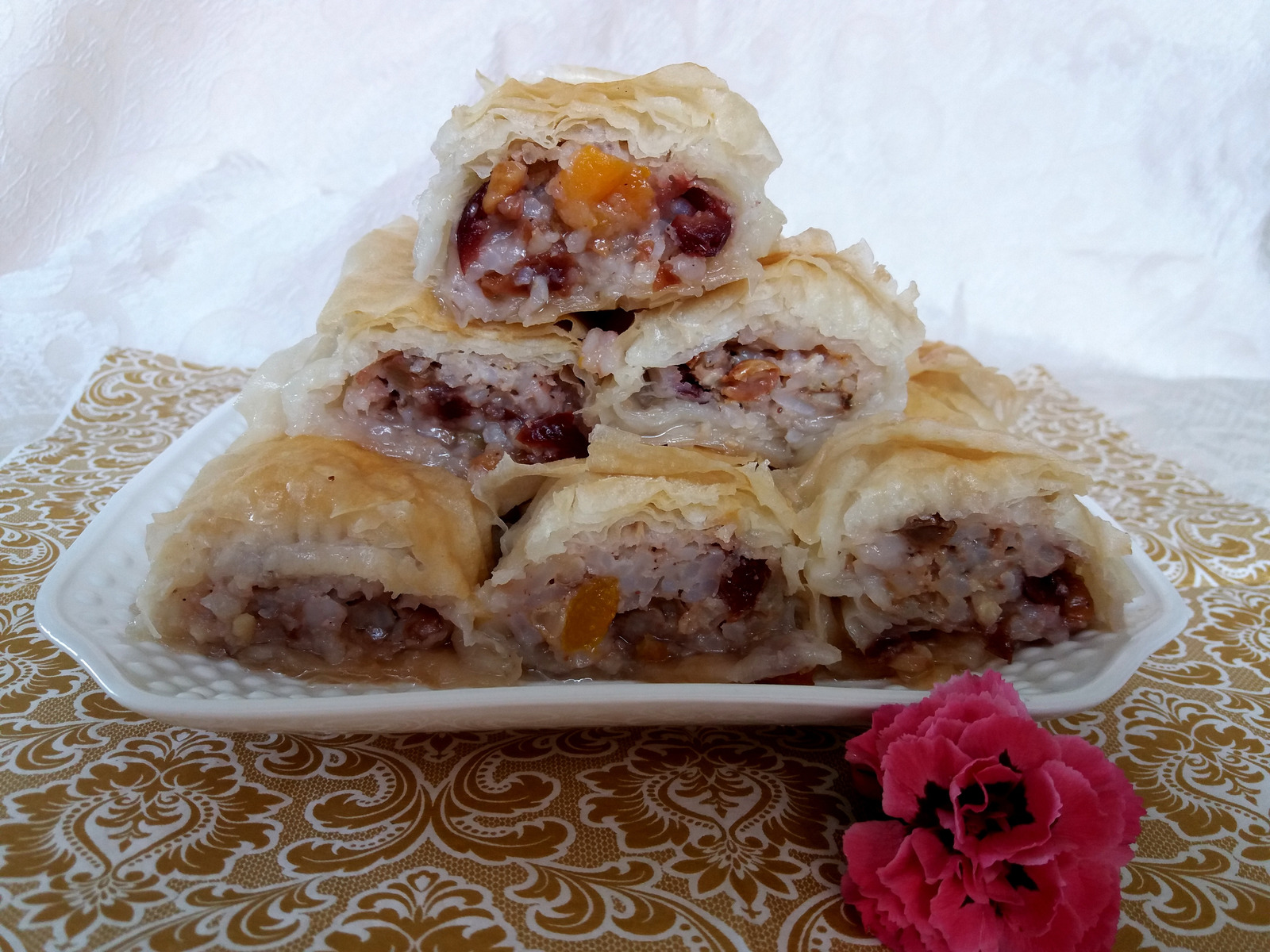 Baklava sa rizom i suvim vocem - Coolinarika