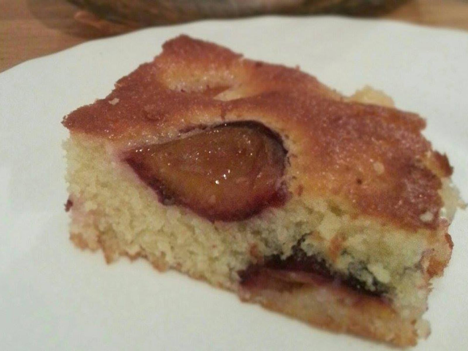 biskvit kolač sa šljivama - Coolinarika