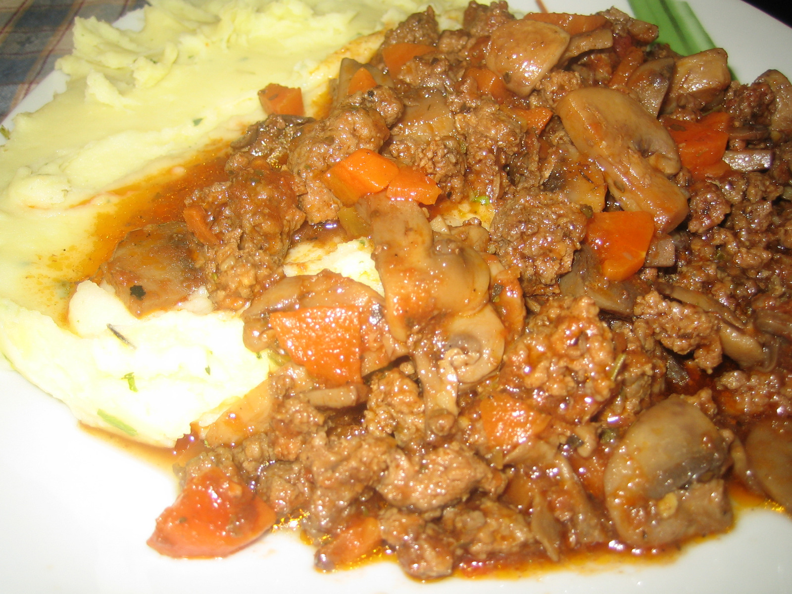 Teletina sa sampinjonima i mrkvom - Coolinarika