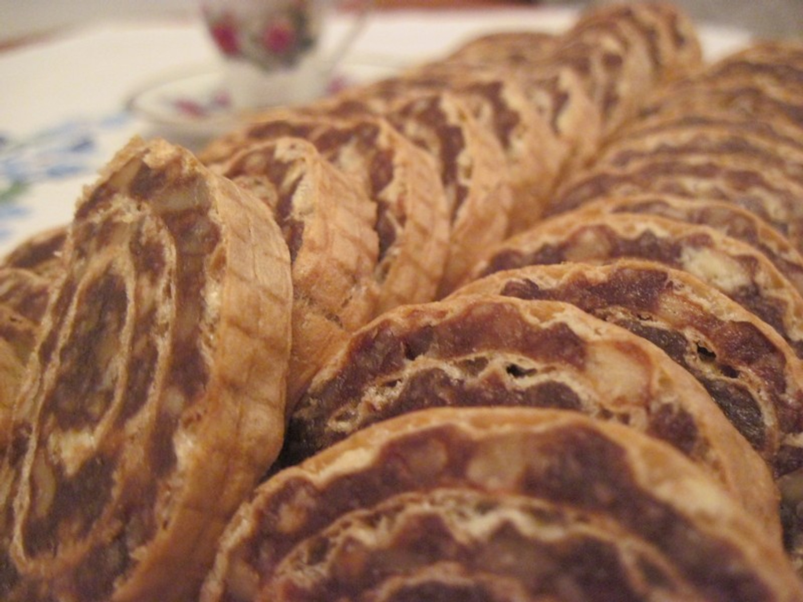 Rolat u oblandi sa keksom i orasima - Coolinarika