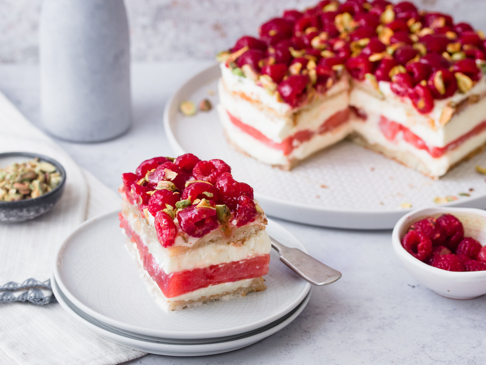 Ljetna torta s lubenicom i malinama - Coolinarika