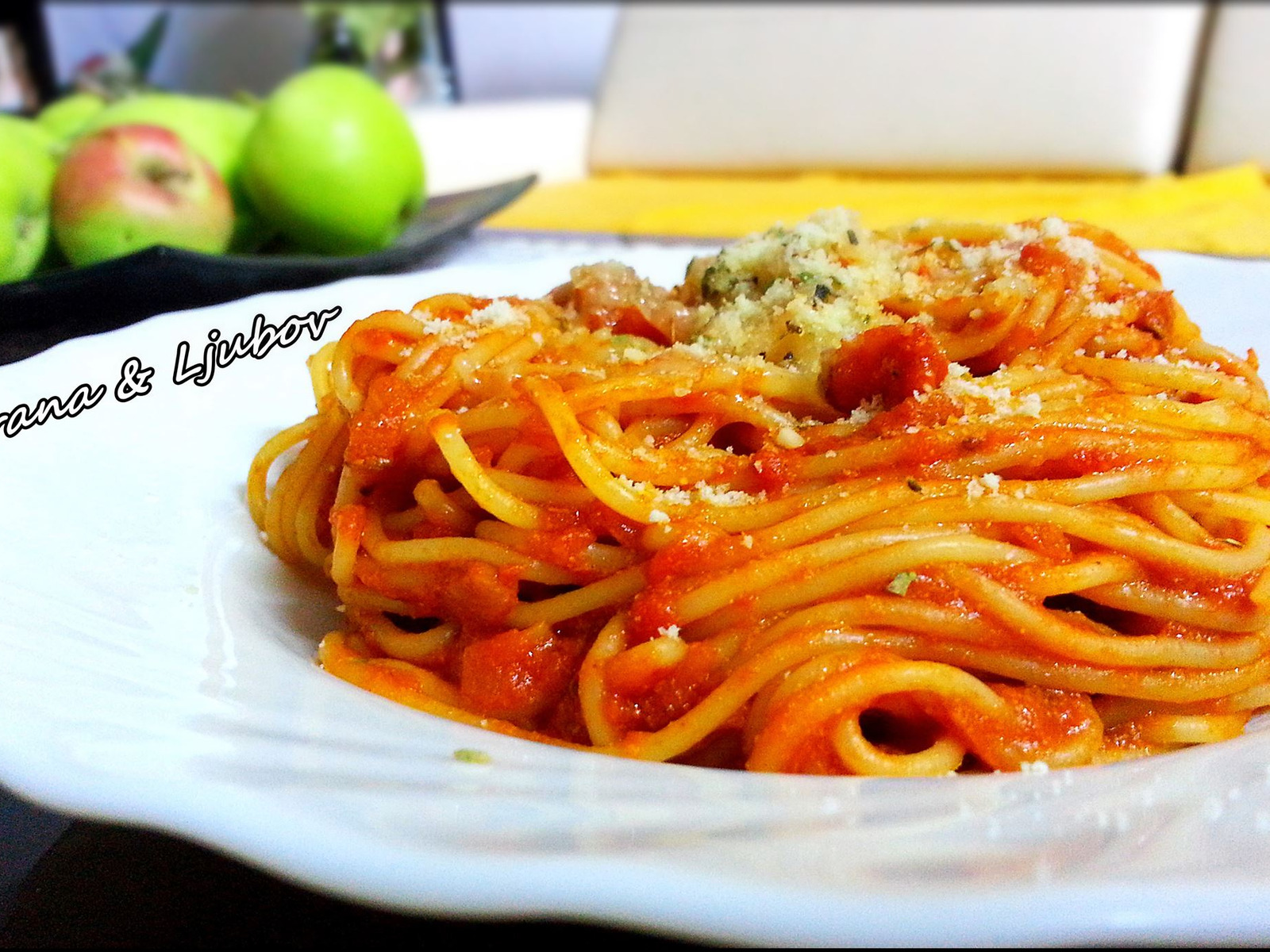 Spageti vo domaten sos - Coolinarika