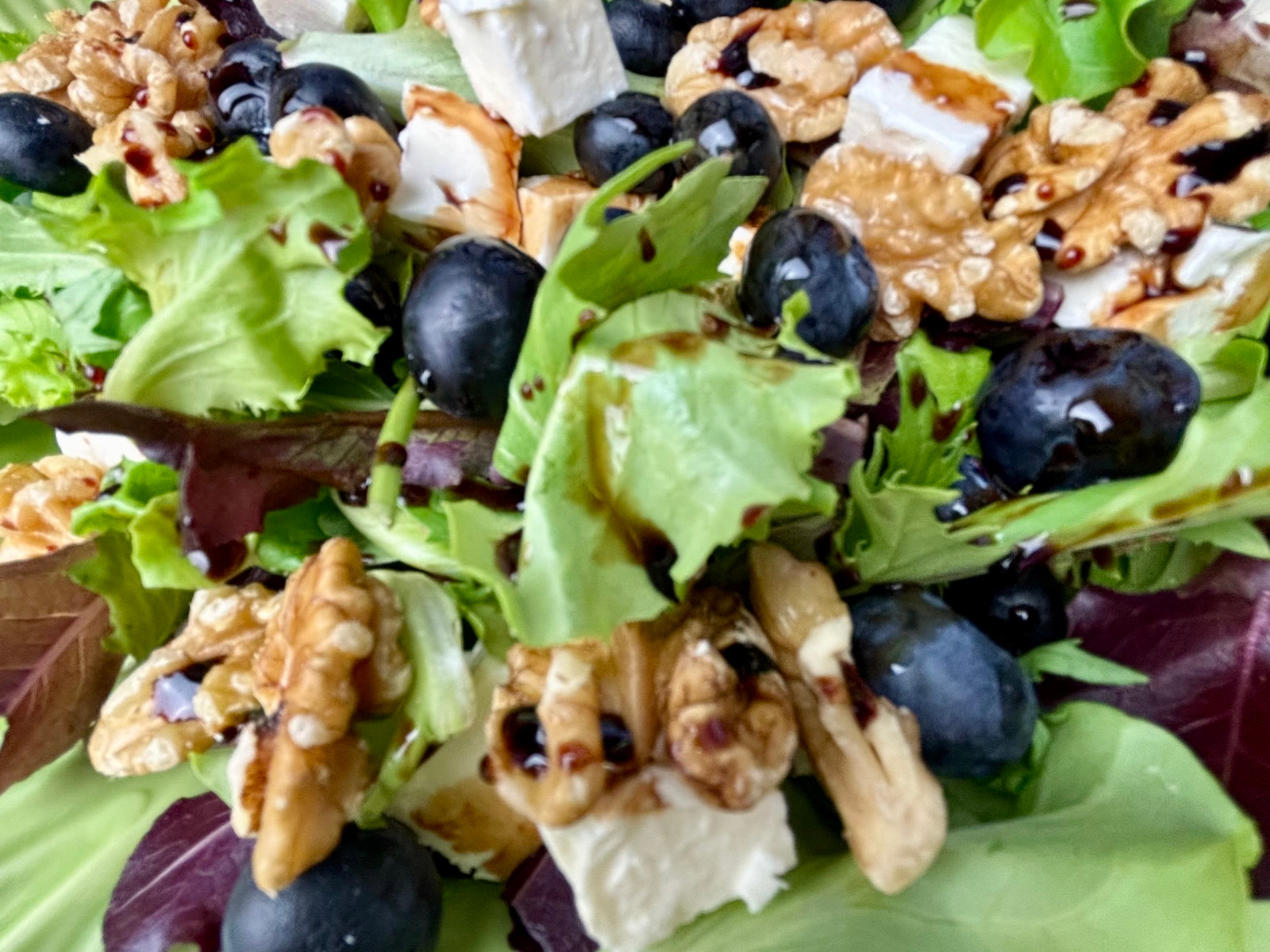 Letnja salata sa borovnicama i feta sirom - Coolinarika