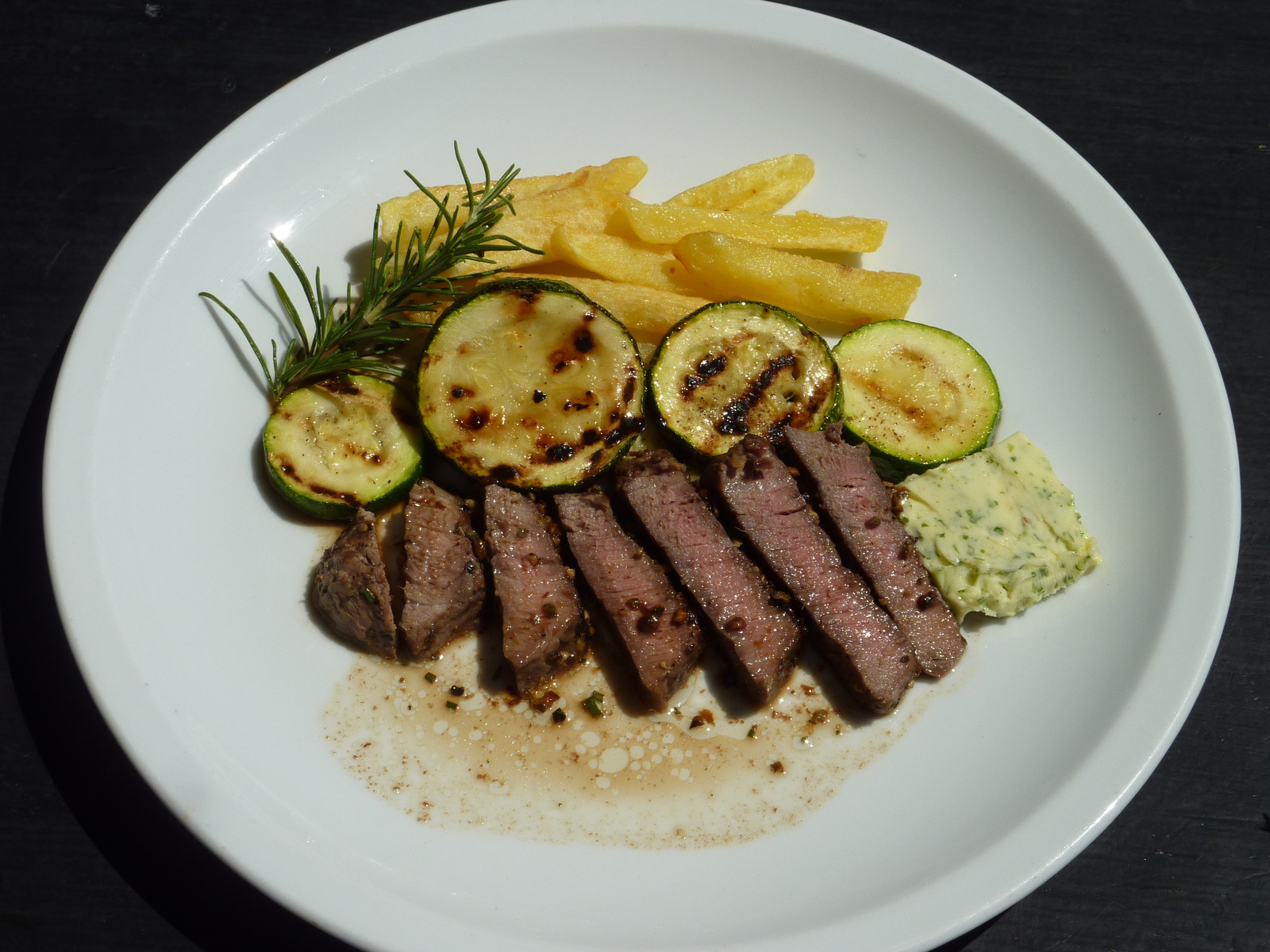 Biftek (ramstek) sa paprom i ružmarinom - Coolinarika