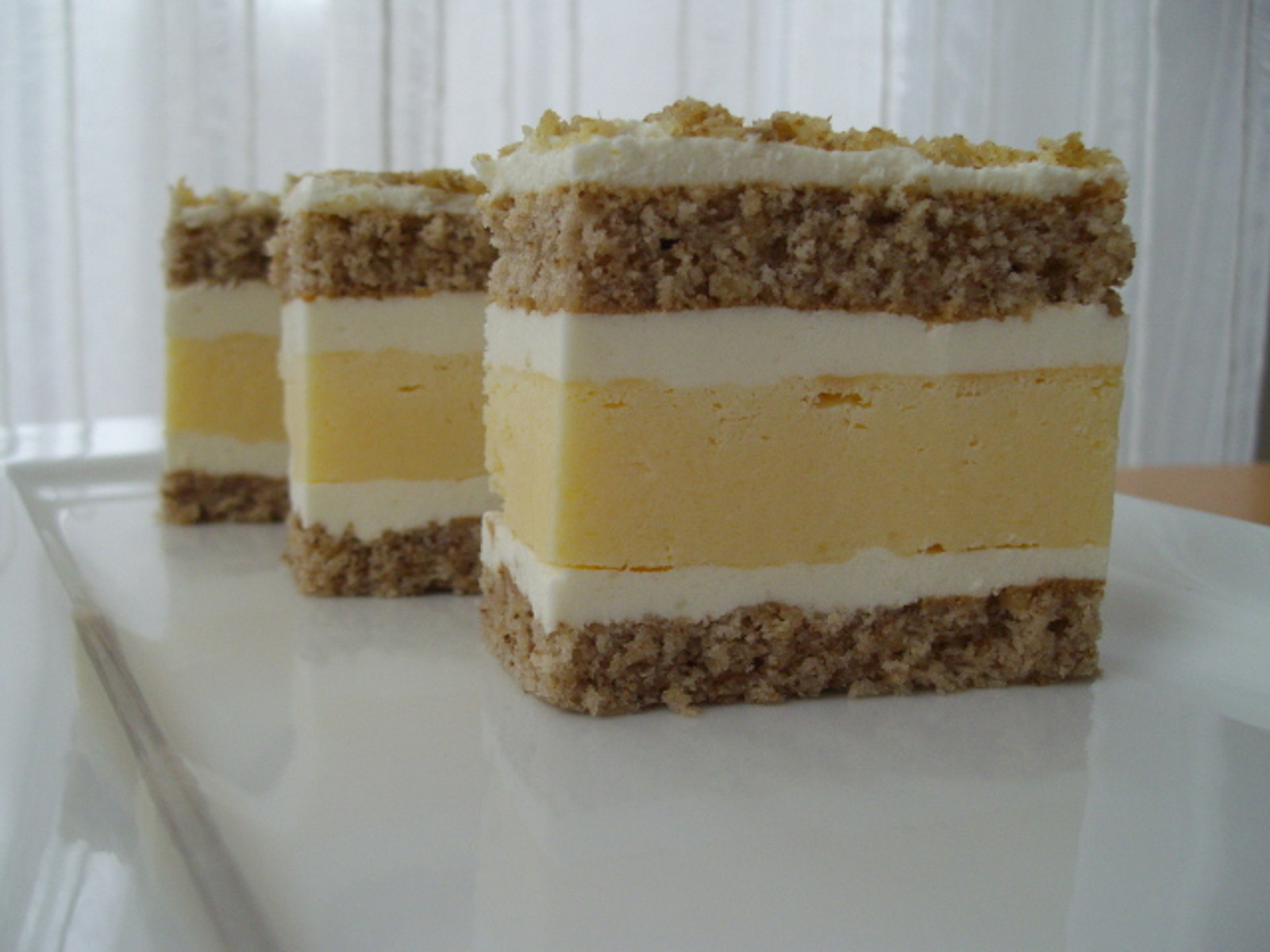 Kolač sa cheesecake-om i orasima - Coolinarika