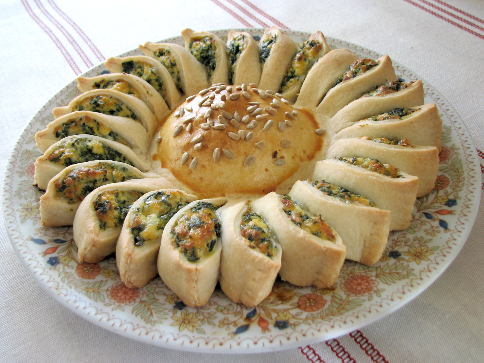 suncokret-pogaca - Coolinarika