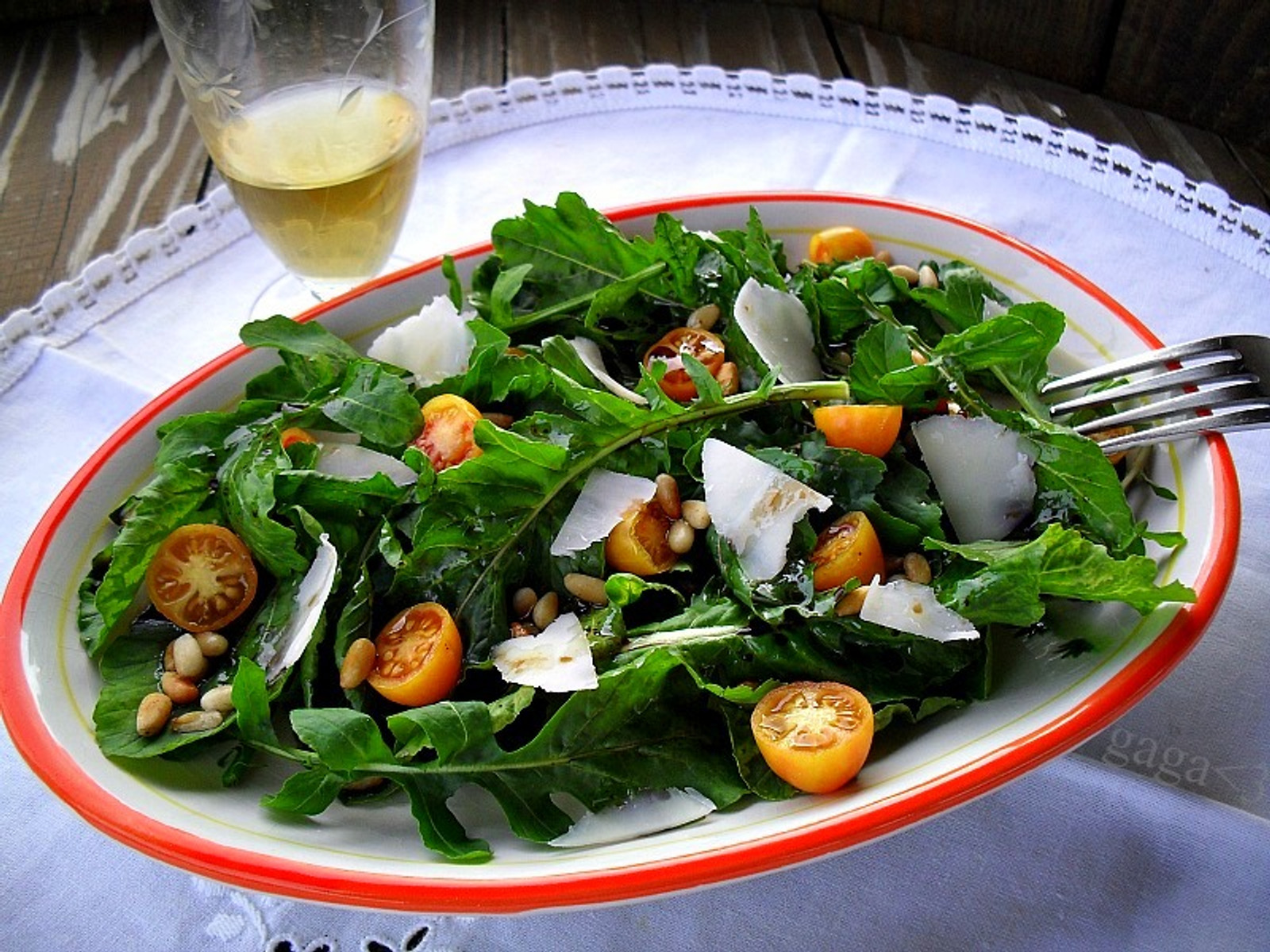 Salata od rukole, čeri paradajza i pinjola - Coolinarika