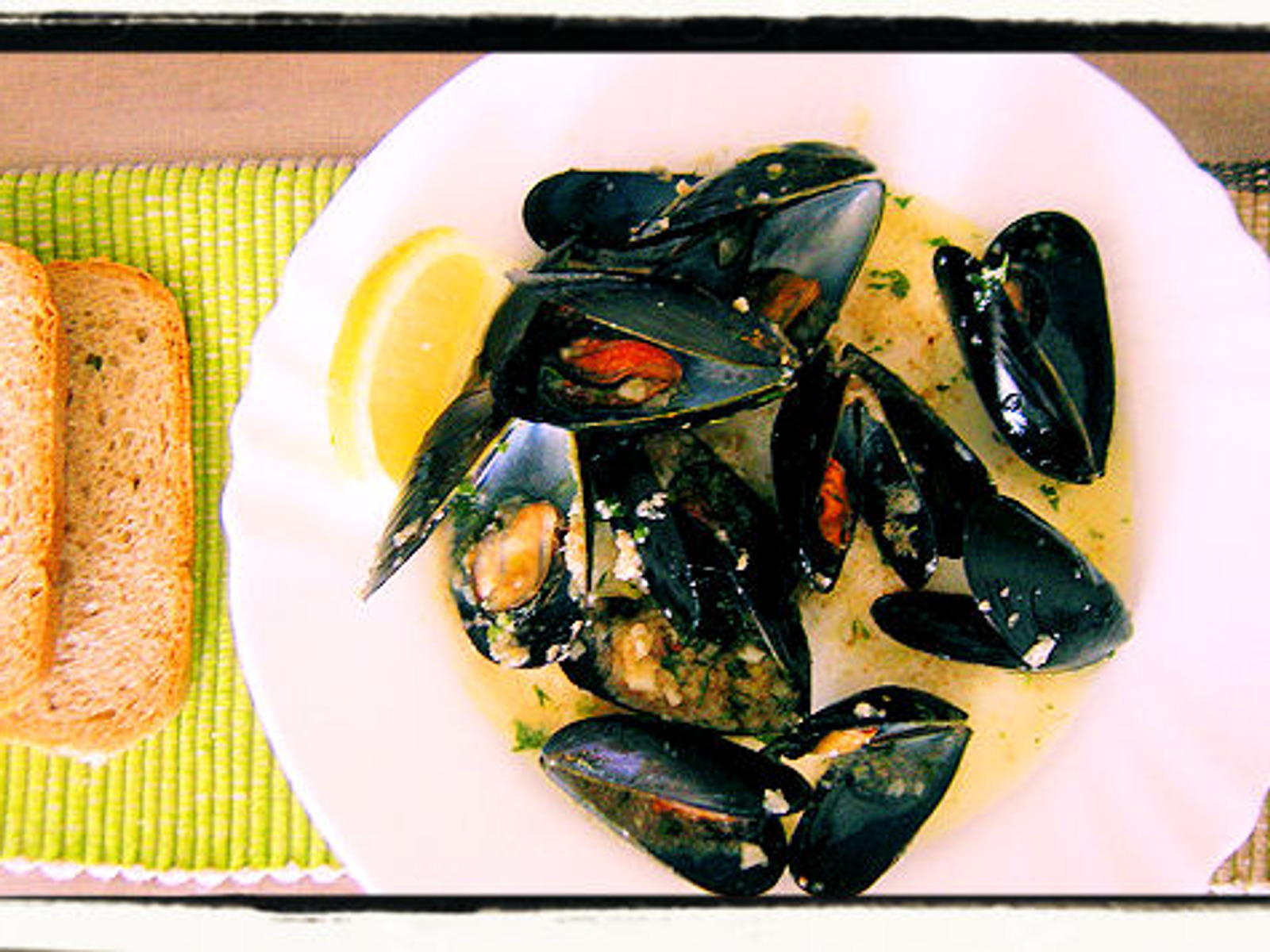 Dagnje na buzaru po maminom starom receptu - Coolinarika