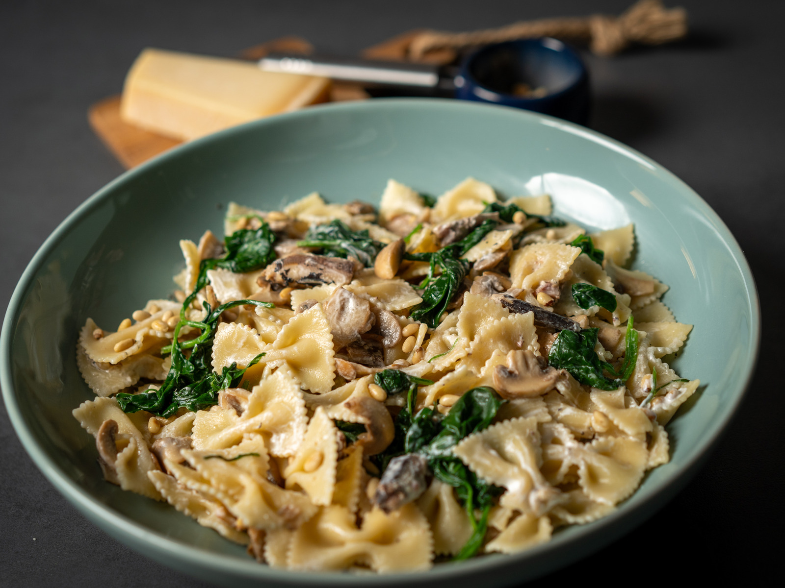 Topla salata od tjestenine s gljvama i sardinama - Coolinarika