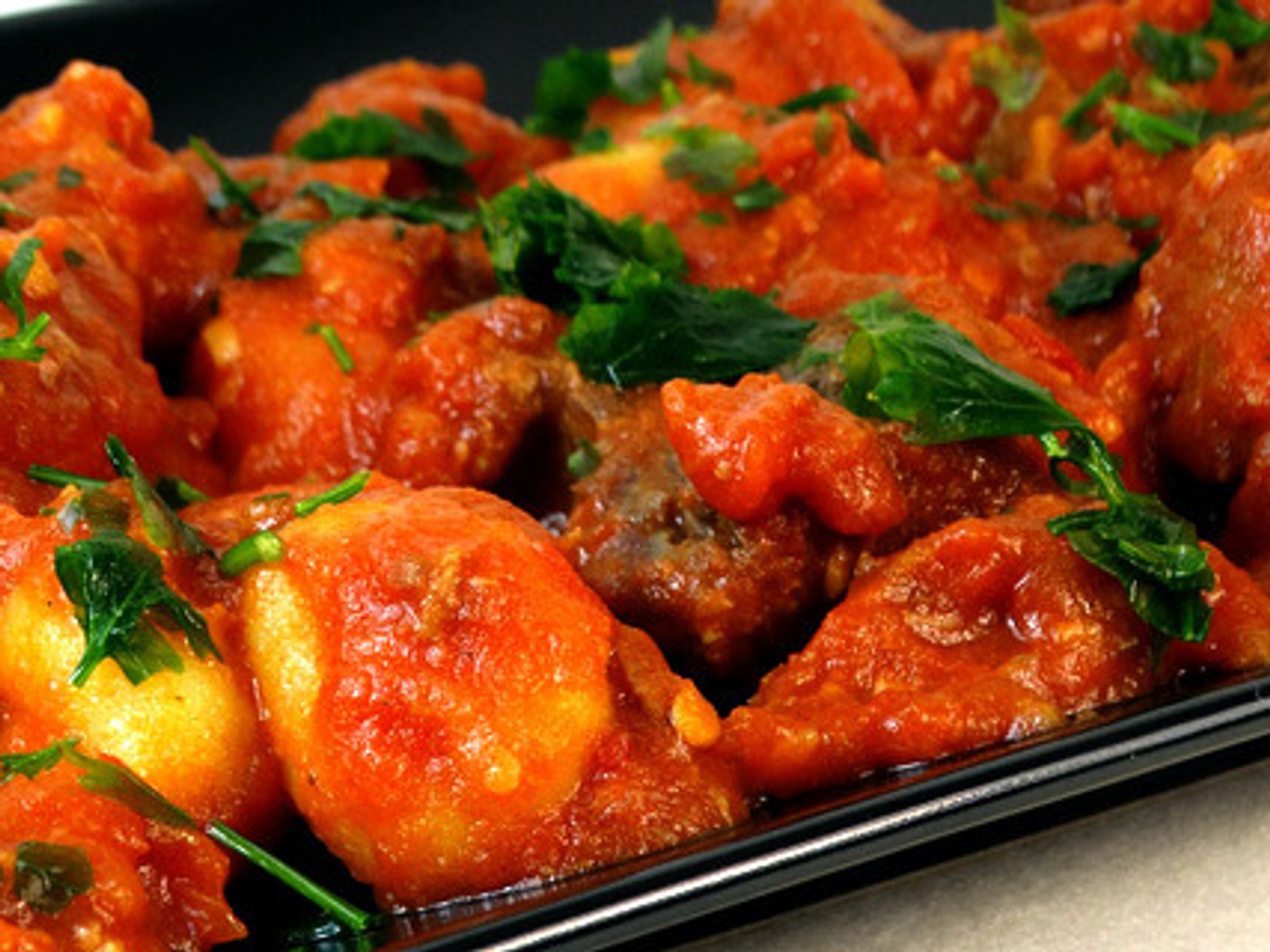 * Gulaš od vepra ... 410 kcal - Coolinarika