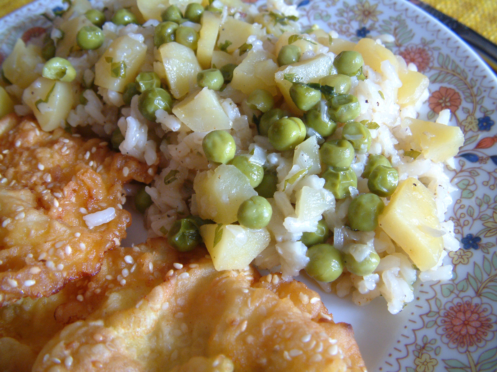 Krumpir sa rižom i graškom - Coolinarika