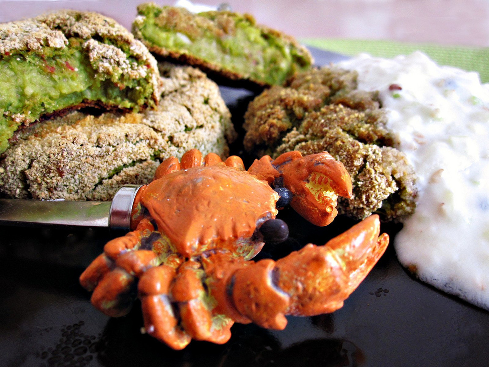 Zeleni kolacici od krabe s Bijelo/zelenim Dressing umakom by BABILU ...