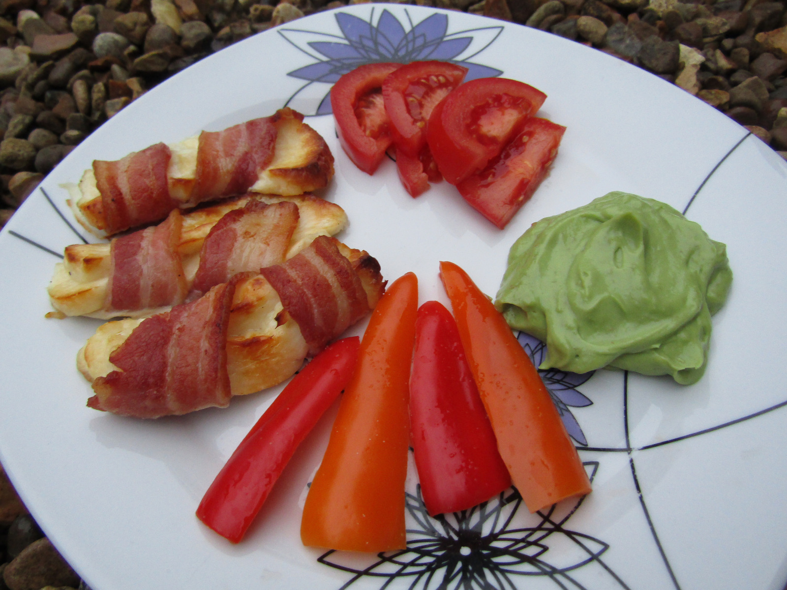 Halloumi sir sa slaninom - Coolinarika