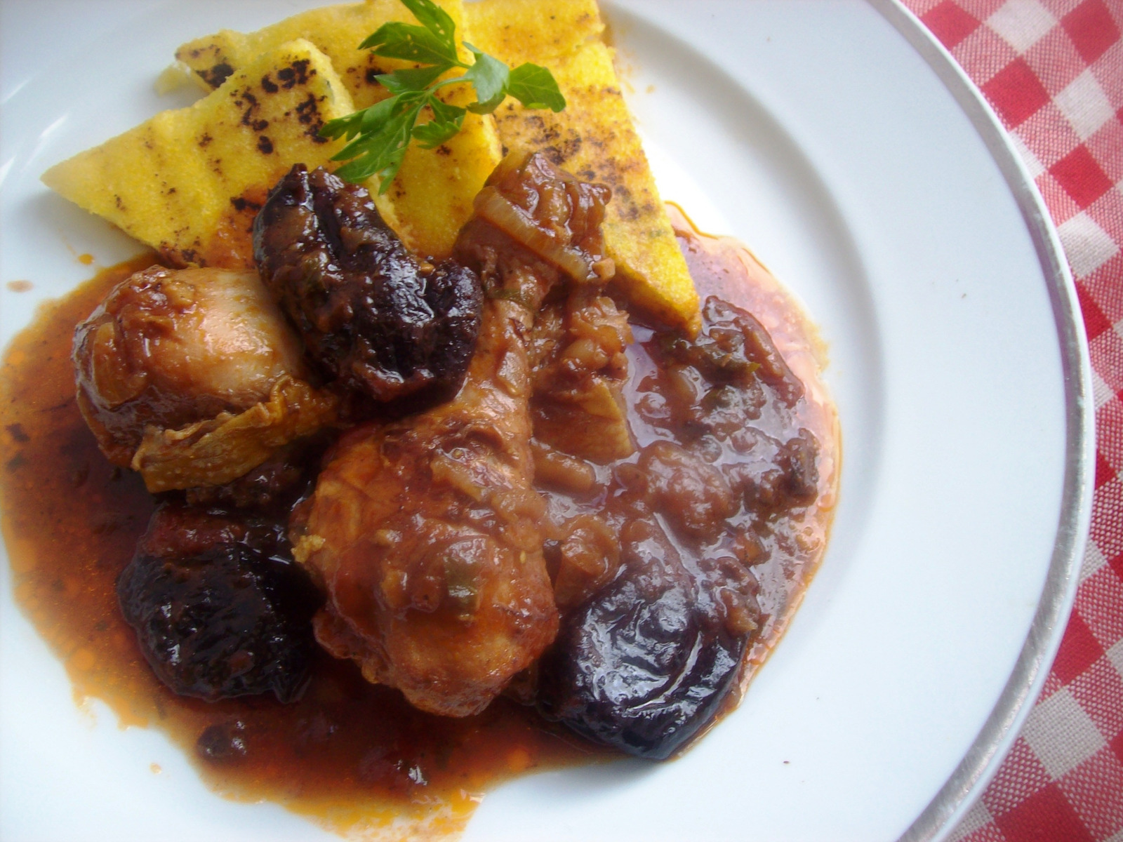 Tingul sa suhim šljivama i prepečenom purom - Coolinarika