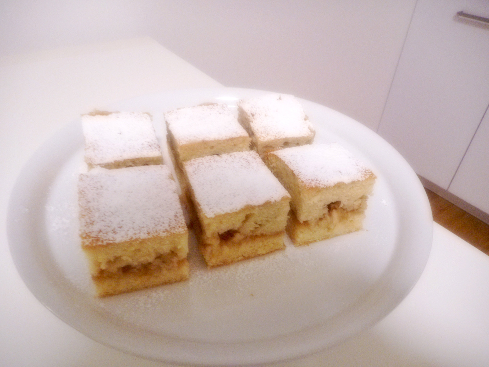 KOLAČ S JABUKOM - NAJBOLJI RECEPT, BRZ I JEDNOSTAVAN - Coolinarika