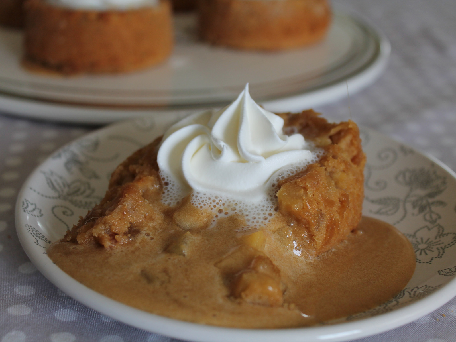 Lava kolac sa jabukama i karamelom - Coolinarika