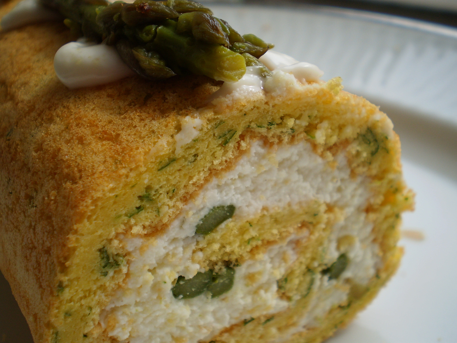 Fina slana rolada sa šparogama - Coolinarika