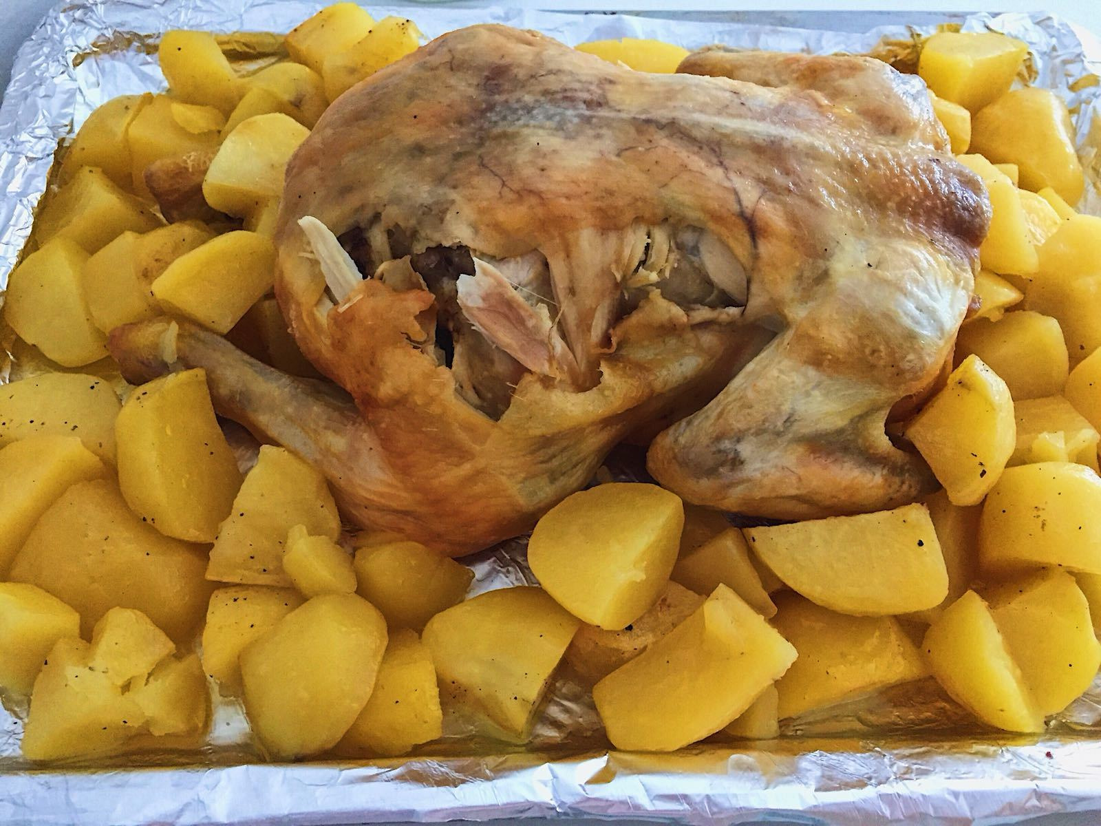 Sočno pile i krompir iz rerne - Coolinarika