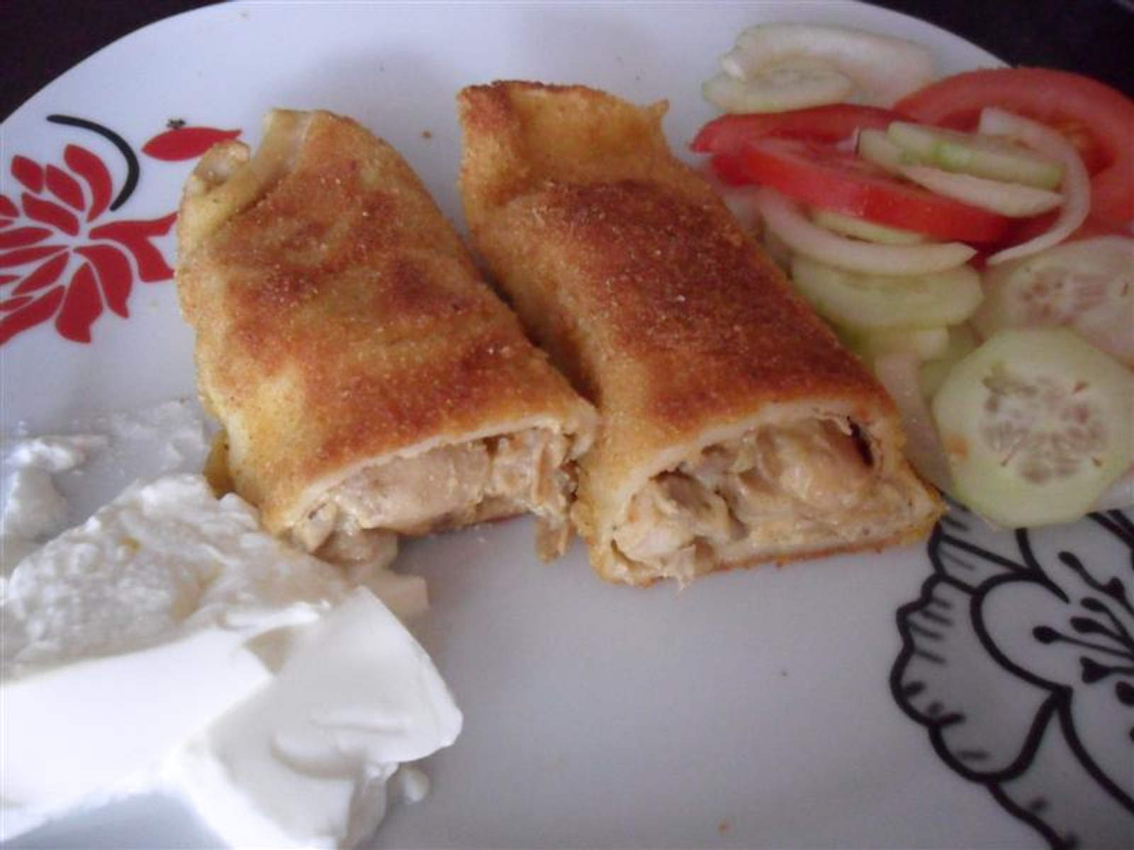 Pohane palačinke punjene piletinom i gljivama u beschamel umaku ...