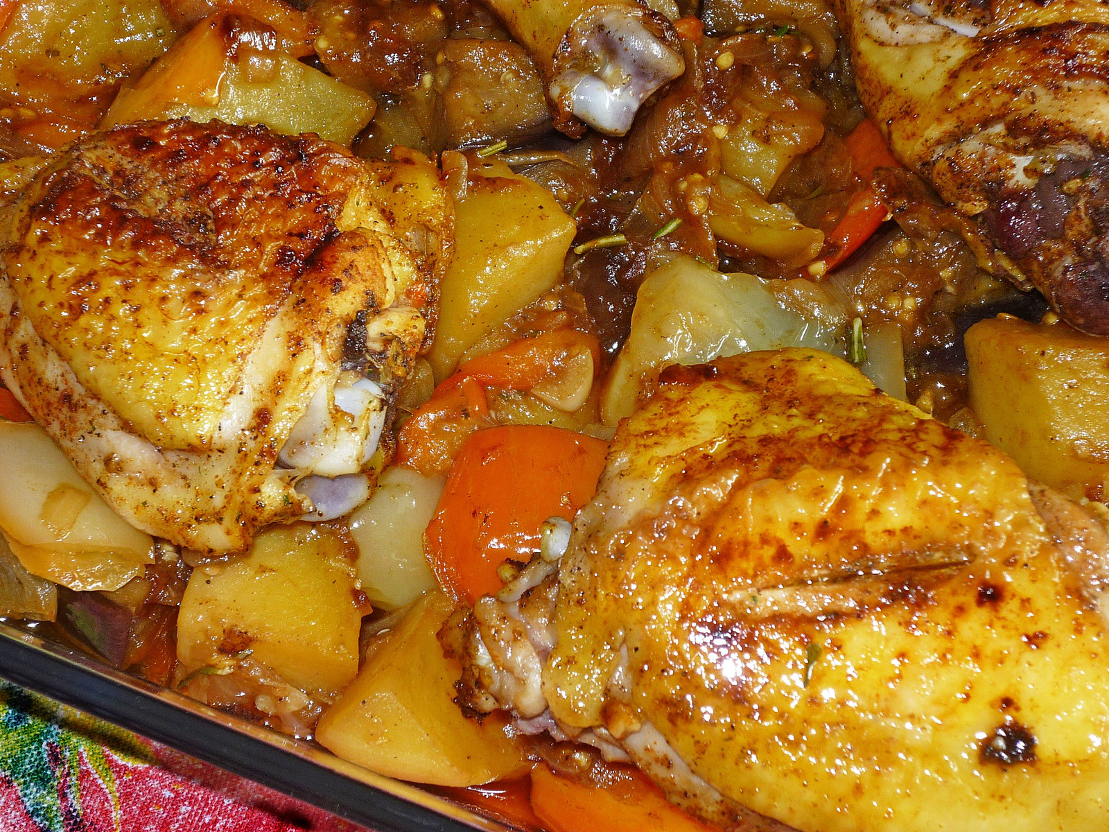 Zapečeni pileći batak i zabatak u povrću - Coolinarika