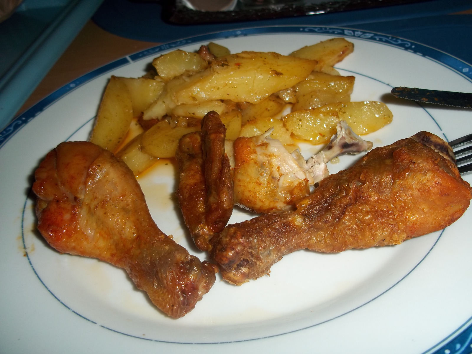 Pilence "na ražnju" sa pekarskim krumpirom - Coolinarika