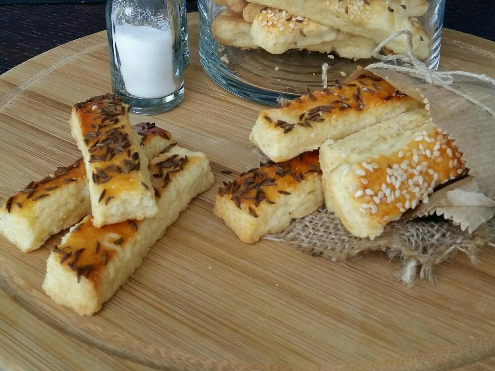 Slani stapici sa kimom,susamom i parmezanom - Coolinarika